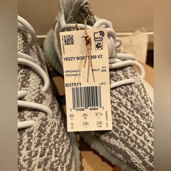 Yeezy | Shoes | Authentic Brand New Yeezy Boost 35 V2 Blue Tint Size Us ...